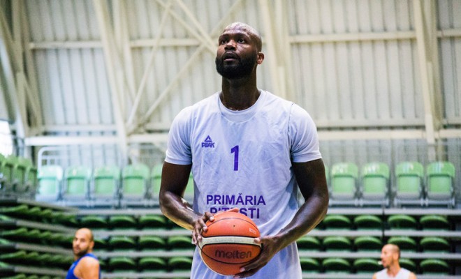 Devin Searcy a reușit un double-double spectaculos la debutul în LNBM ...